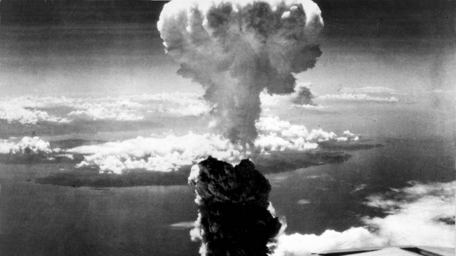 a-photo-of-the-nuclear-mushroom-cloud-over-nagasaki-in-1945.jpeg — Are.na