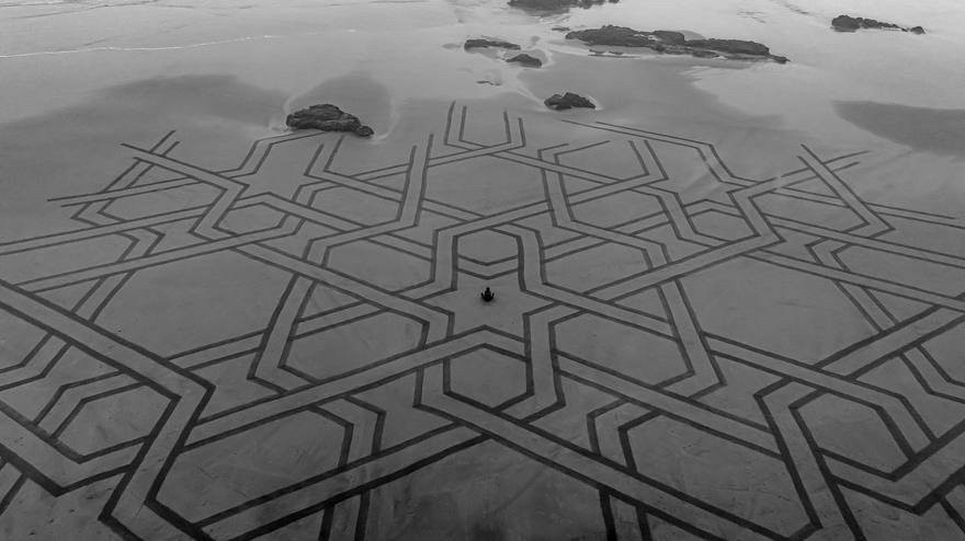 Colossal Drawings — Are.na